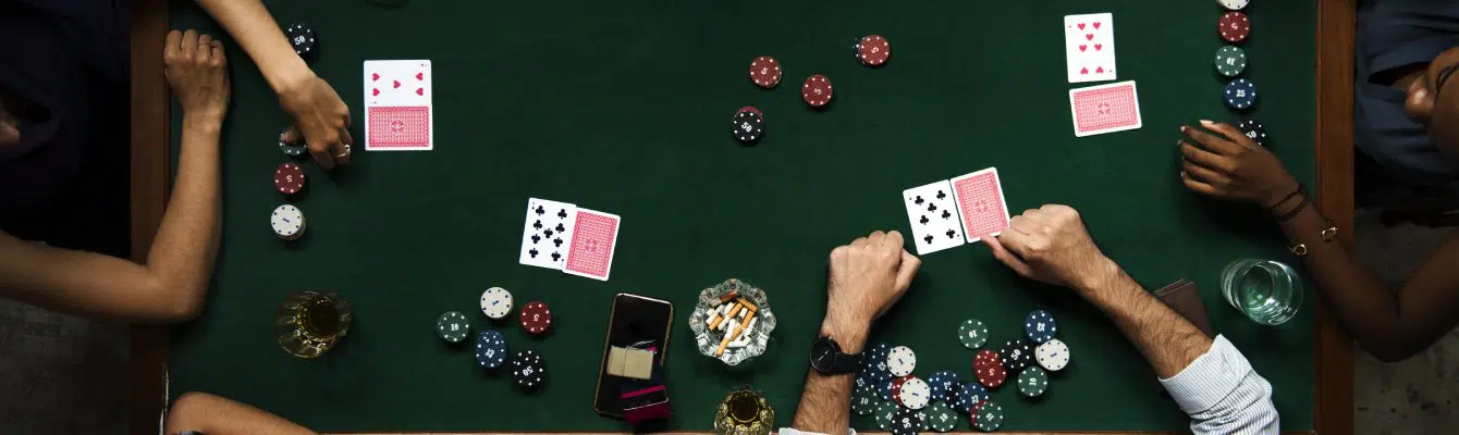 Ierarhie Mâini Poker | Cine câștigă jocul
